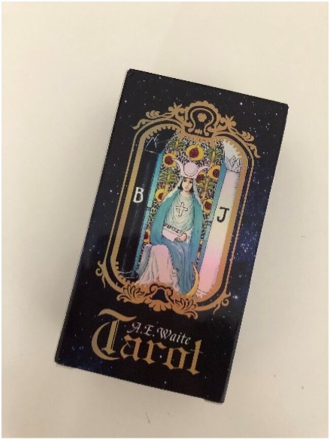 A Review of The Rider Waite Tarot Deck (With Pics) - Tarot Institute